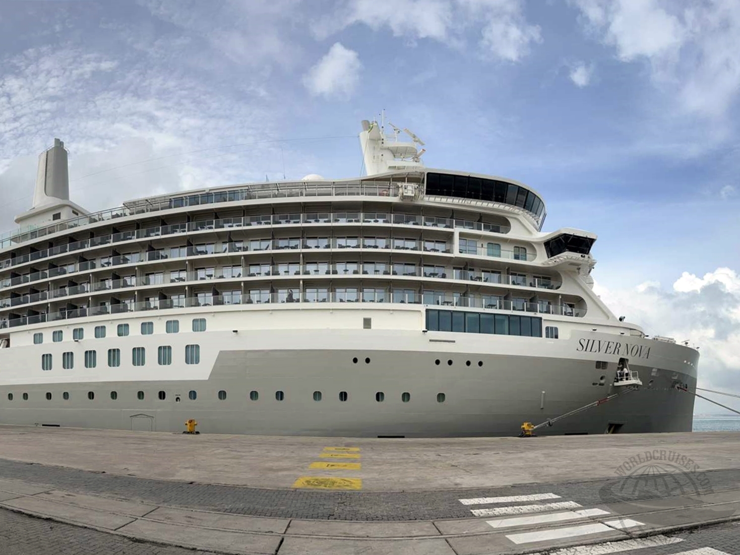 Após entrar em operação em agosto, novo navio de luxo chega a Fortaleza ...