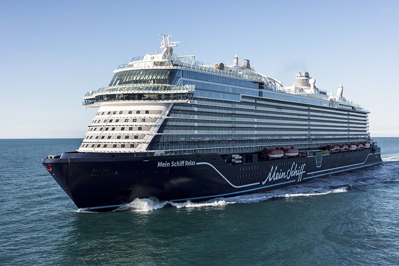 TUI Cruises recebe novo navio com piscina de 25 metros e capacidade ...