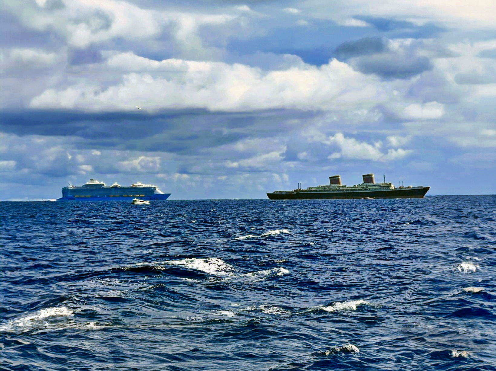 Prestes a ser afundado, transatlântico dos anos 1950 encontra com ...