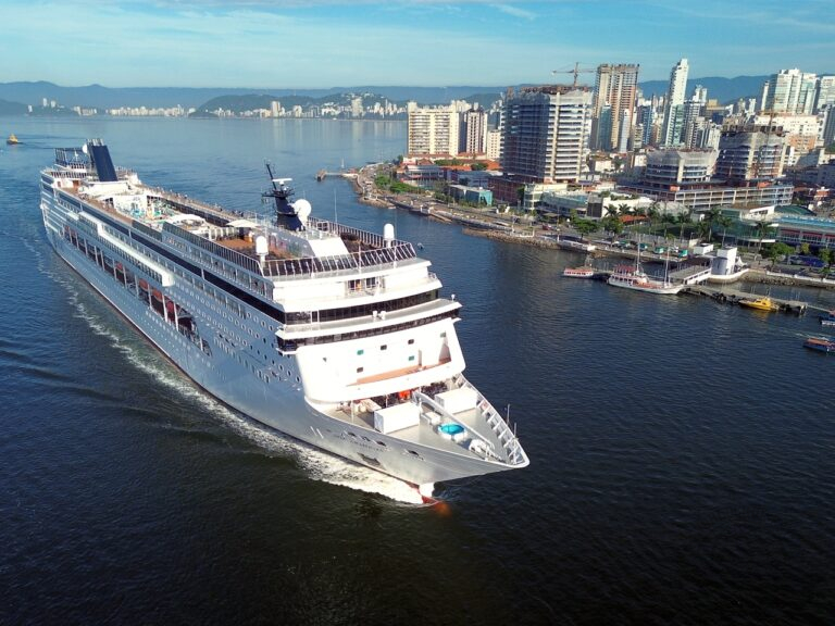 14 navios de cruzeiro devem passar por Santos na temporada 2025/2026 ...