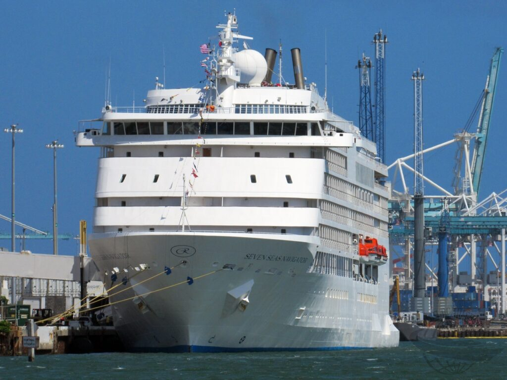Seven Seas Navigator será transformado no navio residencial Lumina em ...