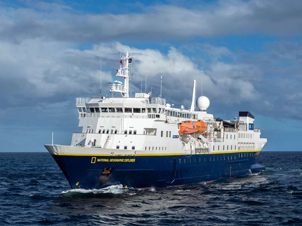 Temporada de cruzeiros no Brasil é antecipada com a chegada de um navio ...
