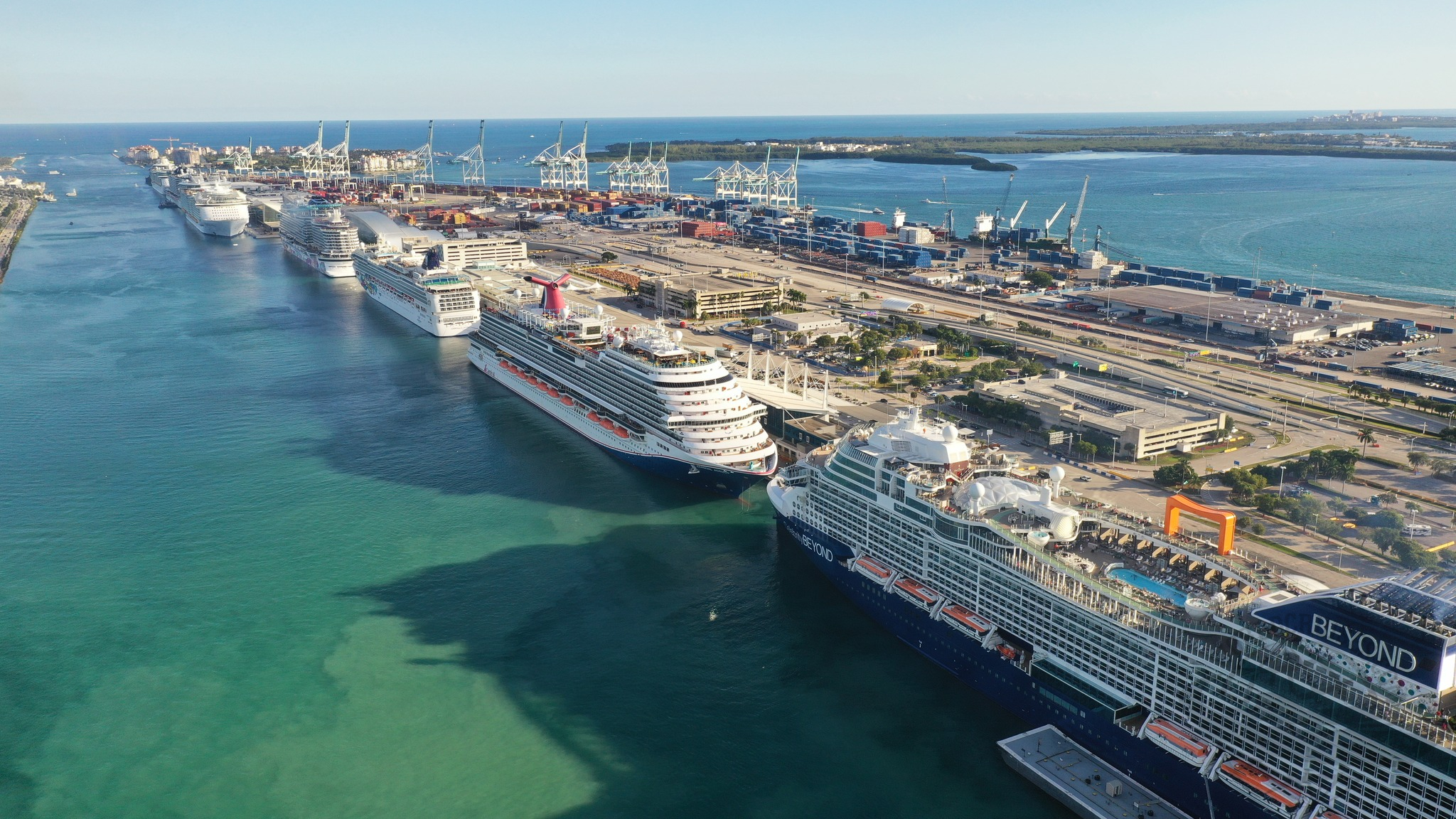 Porto de Miami bate recorde mundial ao receber 10 navios e 75 mil ...